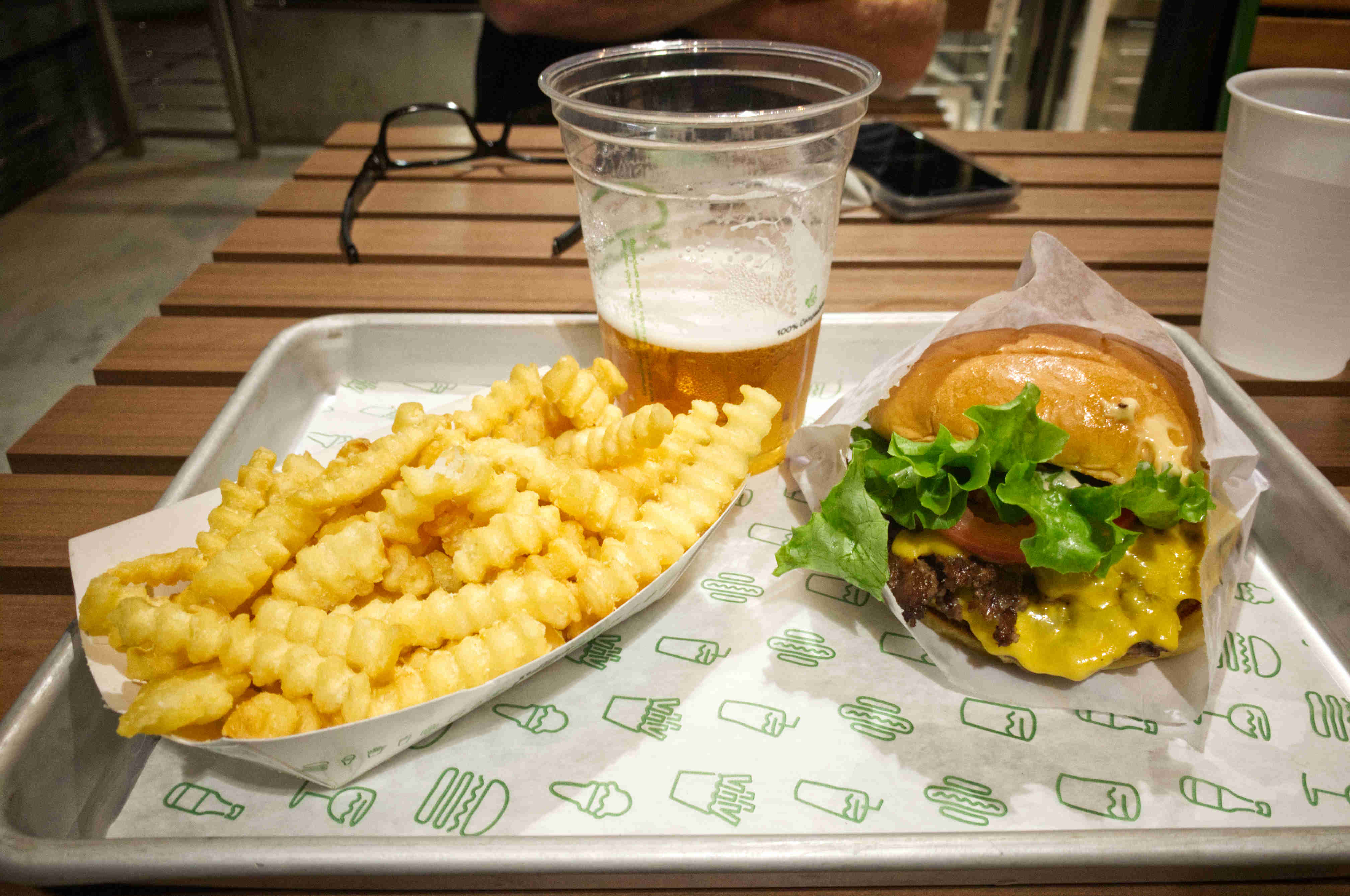 Reviews #90 and #91 – Shake Shack vs Square Burger – The Straight Beef